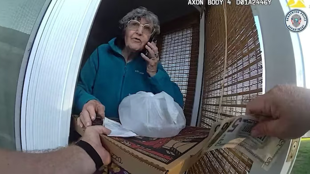 Present-Day Developments: Gator Walking In Neighborhood Spooks Delivery ...